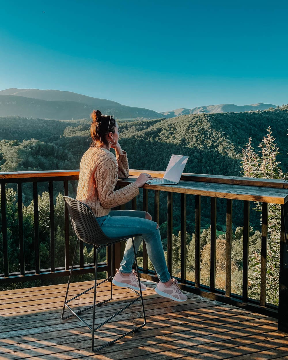 15+ Digital Nomad Tools You Need in Your Life • Wanderlust Movement